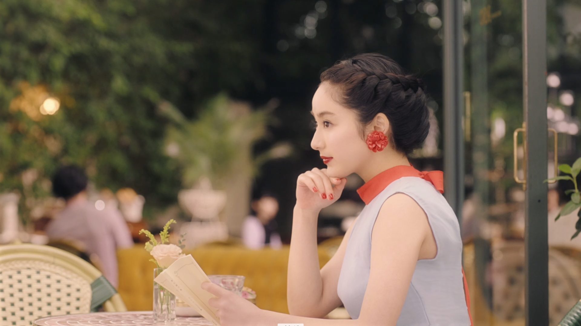 アリシアクリニック「カフェ」篇 - スタイリスト・ファッションエディターのリン リェン リー（Lim Lean Lee）